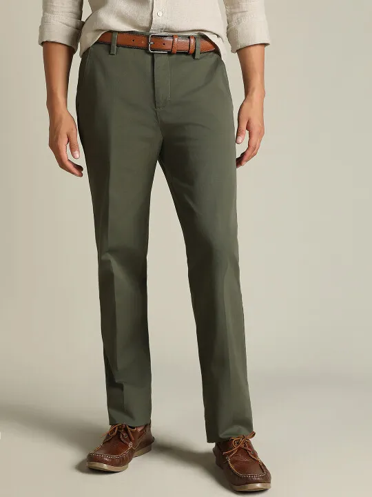 Buy Men Green Workday Khaki Straight Fit Trousers | Dockers® India ...